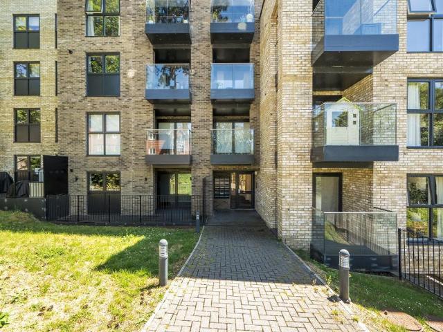 3 bedroom flat for sale