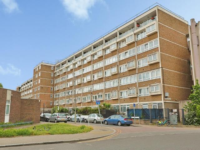3 bedroom flat for sale