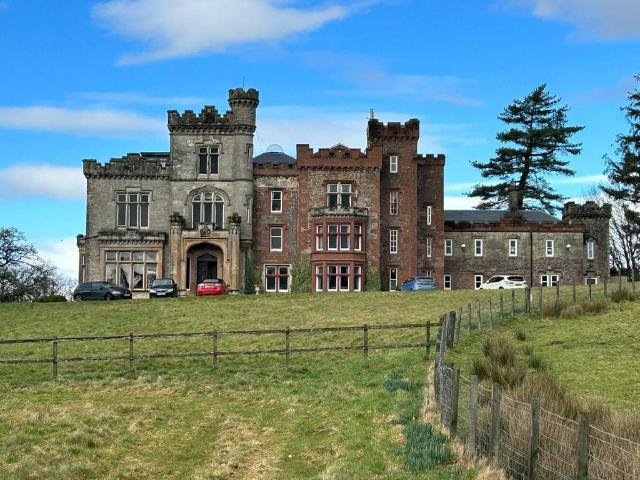 3 bedroom flat for sale