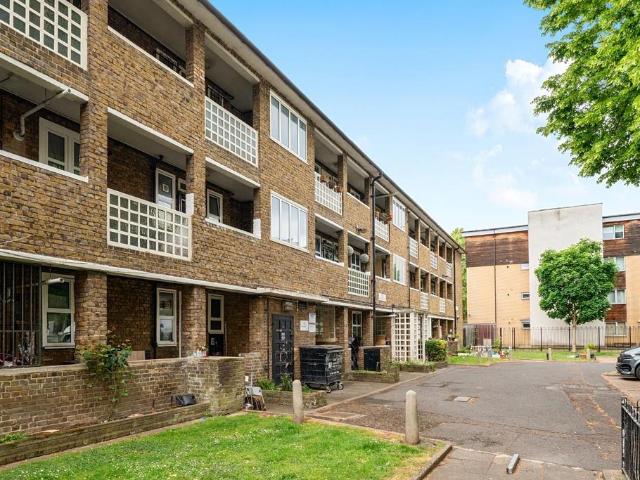 3 bedroom flat for sale
