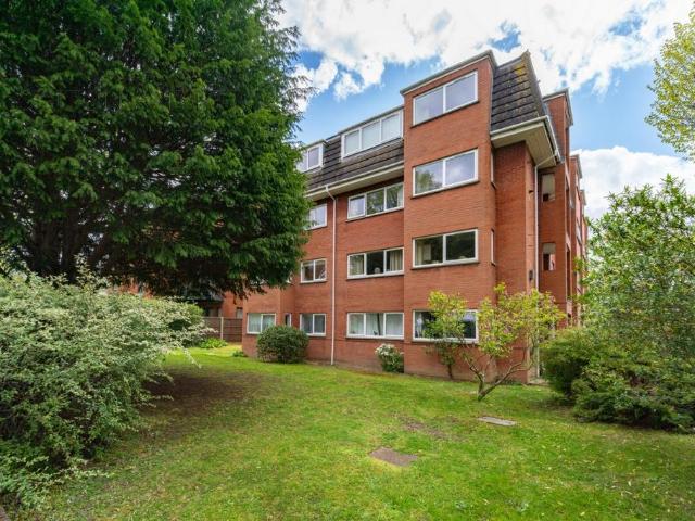 3 bedroom flat for sale