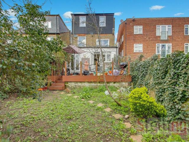 3 bedroom flat for sale