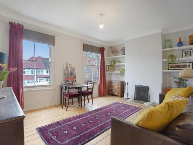 3 bedroom flat for sale