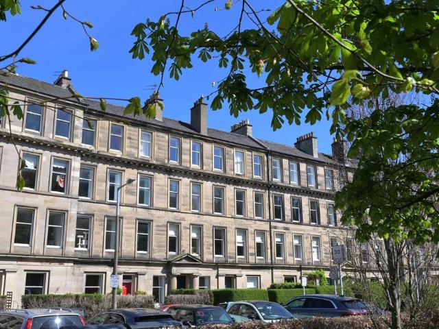 3 bedroom flat for sale