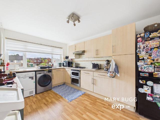 3 bedroom flat for sale