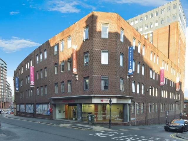3 bedroom flat for sale
