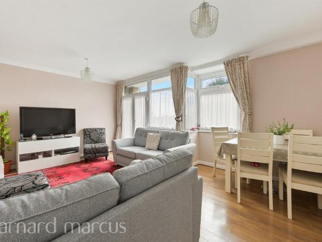 3 bedroom flat for sale