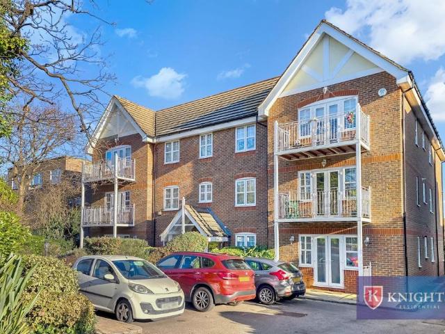 3 bedroom flat for sale