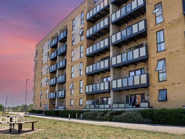 3 bedroom flat for sale