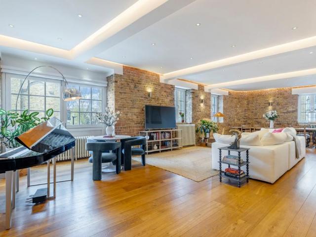 3 bedroom flat for sale