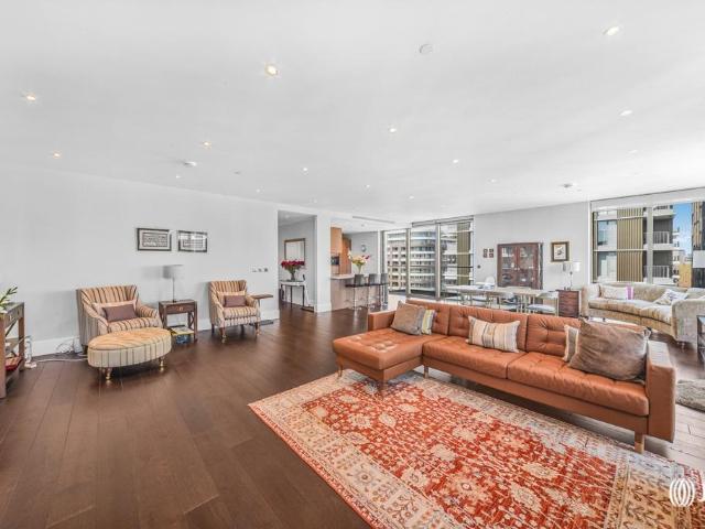 3 bedroom flat for sale