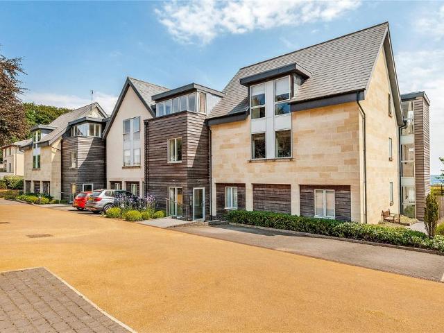 3 bedroom flat for sale