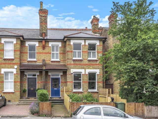 3 bedroom flat for sale