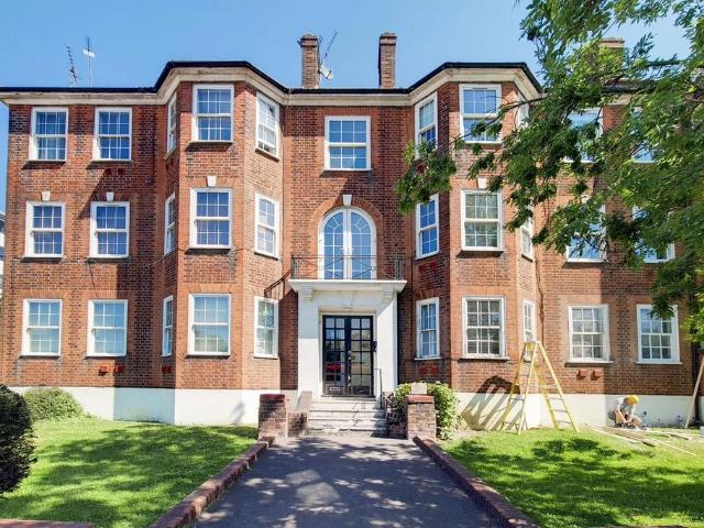 3 bedroom flat for sale