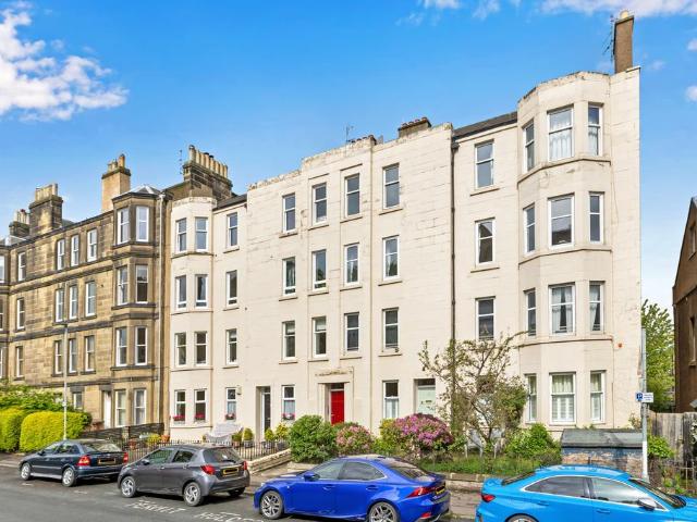 3 bedroom flat for sale