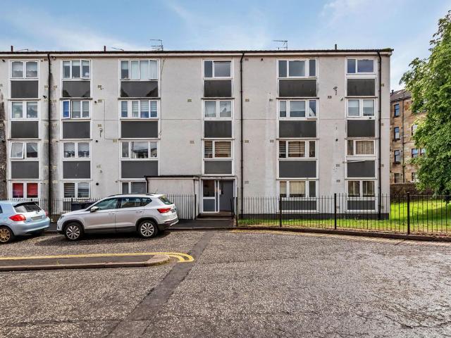 3 bedroom flat for sale