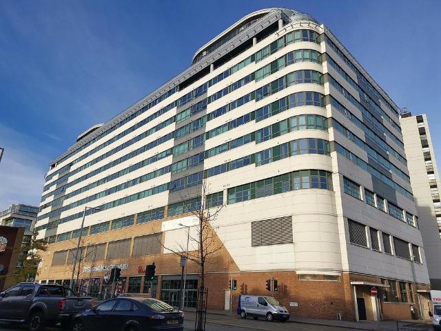 3 bedroom flat for sale