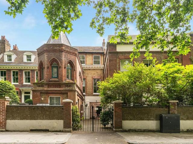 3 bedroom flat for sale