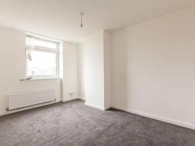 3 bedroom flat for sale