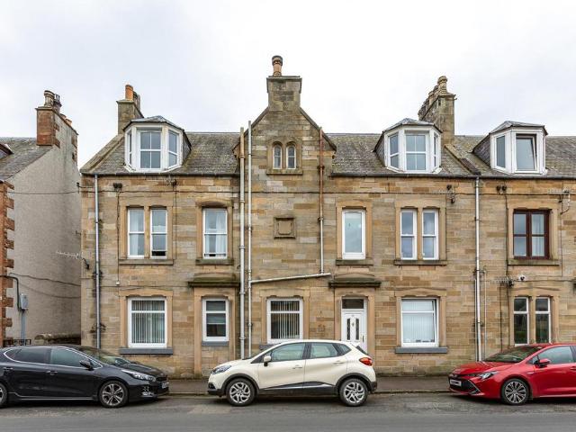 3 bedroom flat for sale