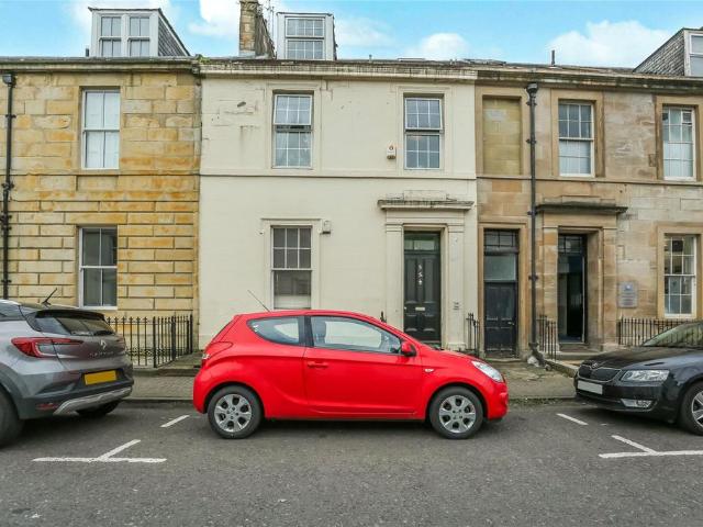 3 bedroom flat for sale