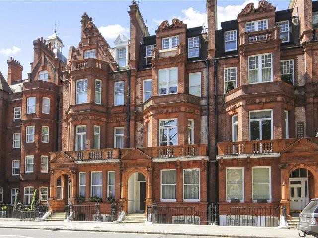 3 bedroom flat for sale