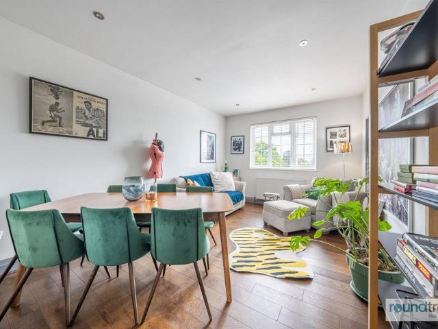 3 bedroom flat for sale