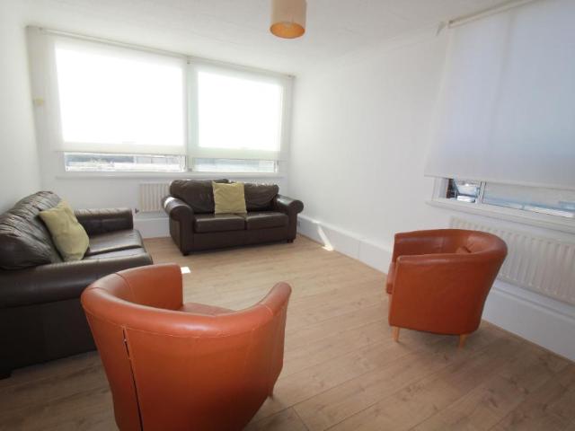 3 bedroom flat for sale