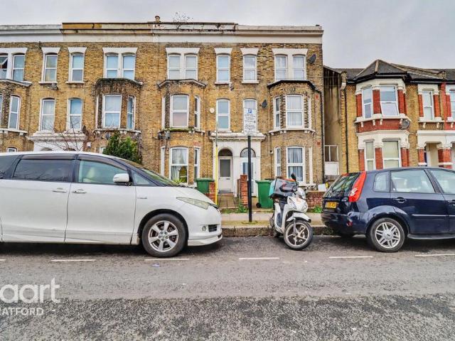 3 bedroom flat for sale