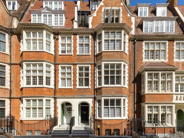 3 bedroom flat for sale
