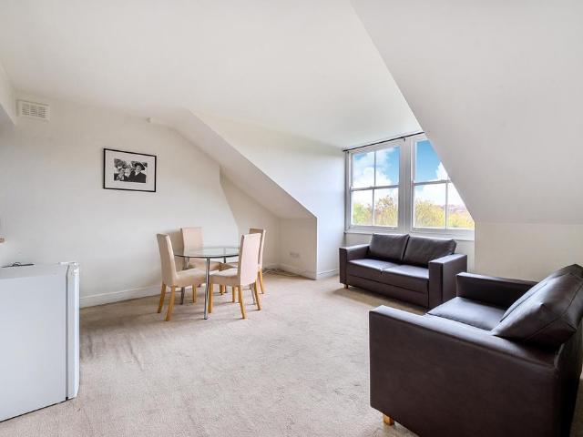3 bedroom flat for sale