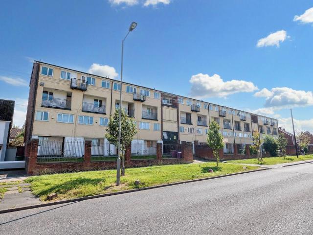 3 bedroom flat for sale