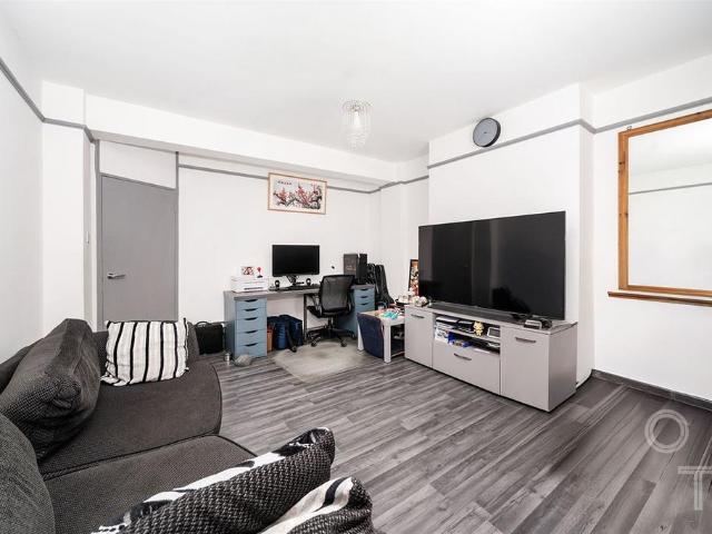 3 bedroom flat for sale