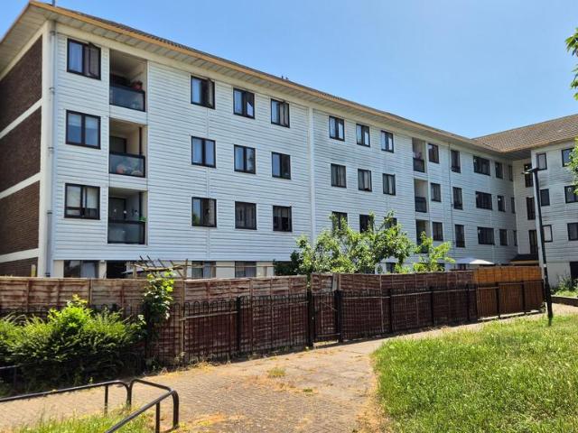 3 bedroom flat for sale