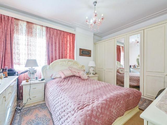 3 bedroom flat for sale