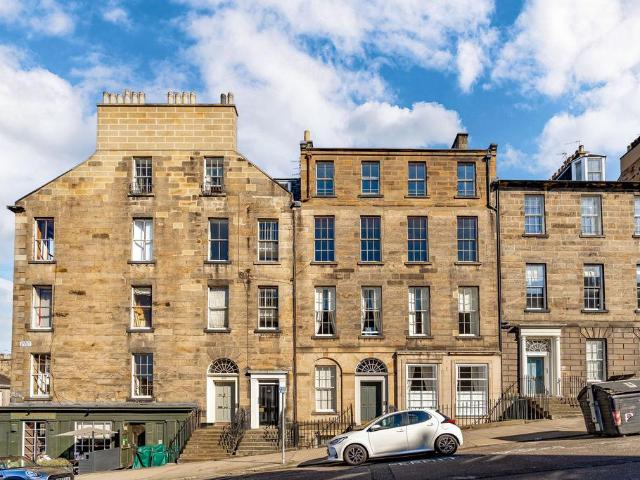 3 bedroom flat for sale