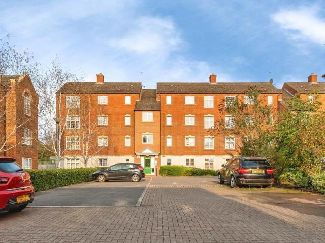 3 bedroom flat for sale