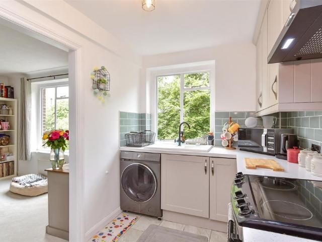 3 bedroom flat for sale