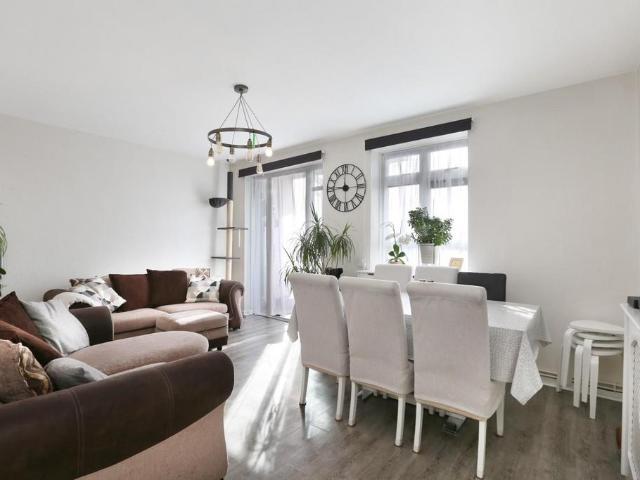3 bedroom flat for sale