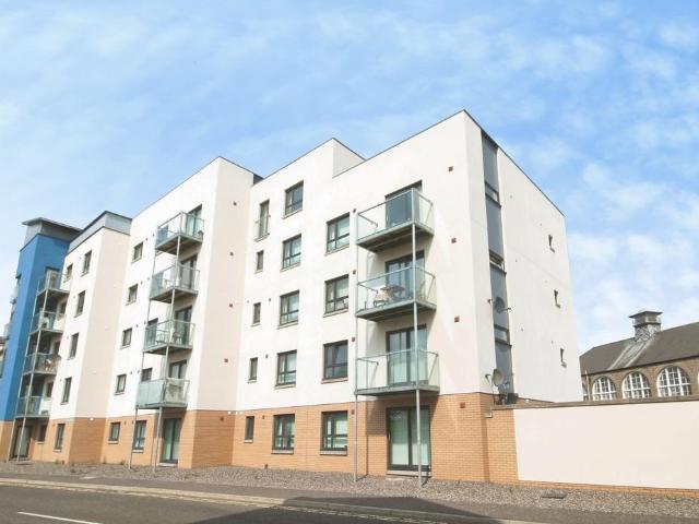 3 bedroom flat for sale