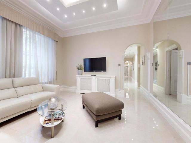 3 bedroom flat for sale