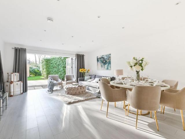 3 bedroom flat for sale
