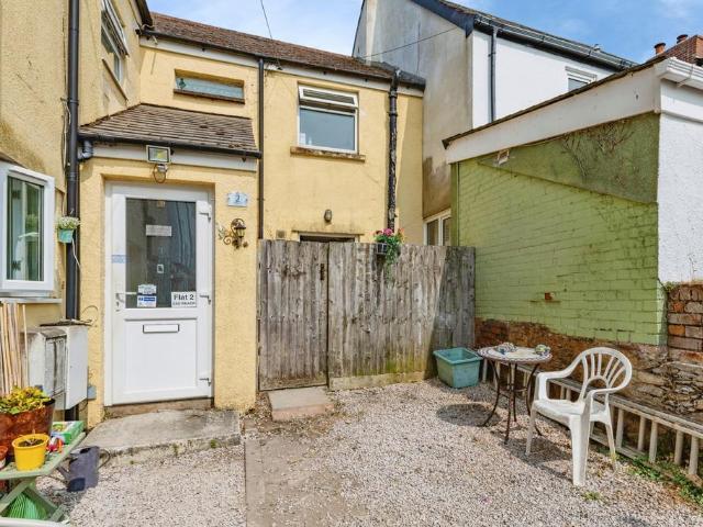 3 bedroom flat for sale