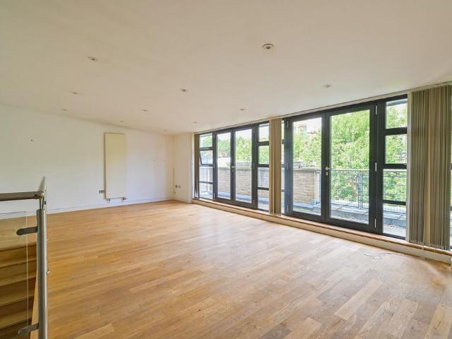 3 bedroom flat for sale