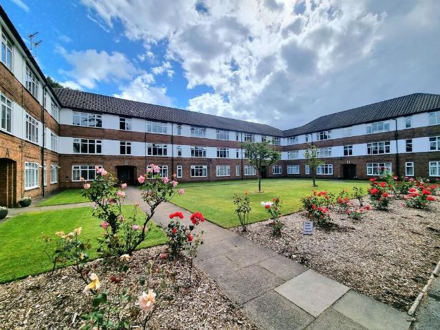 3 bedroom flat for sale