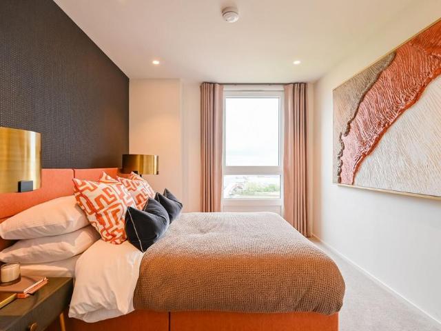 3 bedroom flat for sale