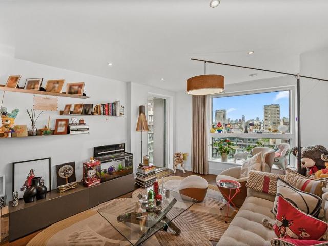 3 bedroom flat for sale