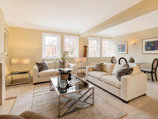 3 bedroom flat for sale