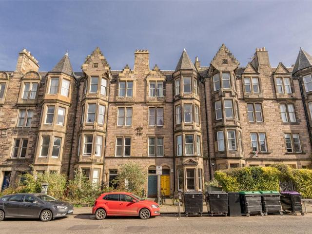 3 bedroom flat for sale
