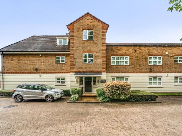 3 bedroom flat for sale